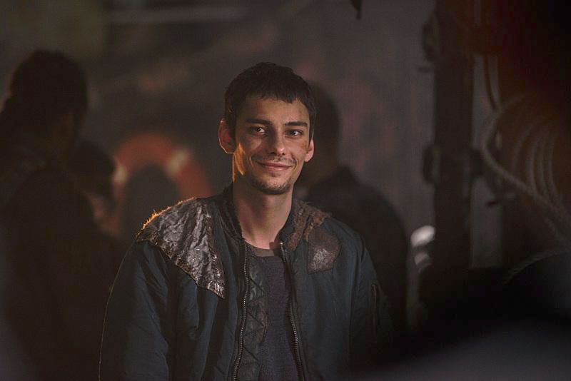The 100 : The 100 : Fotos Devon Bostick - 335 no 623 - AdoroCinema