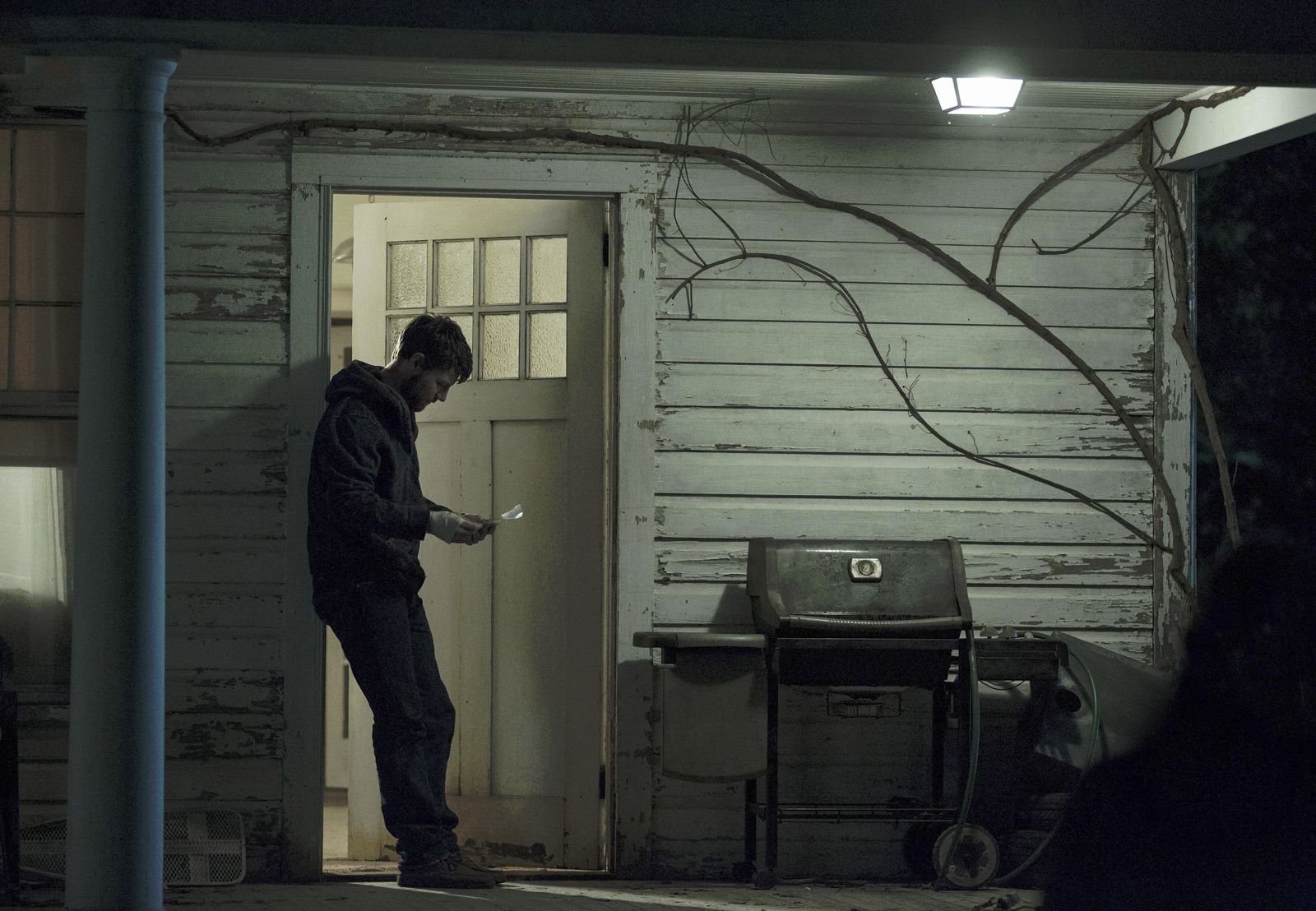 Outcast : Outcast : Fotos - 12 no 35 - AdoroCinema