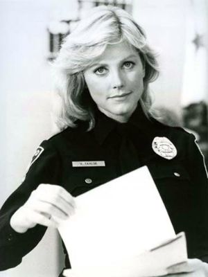 April Clough - AdoroCinema