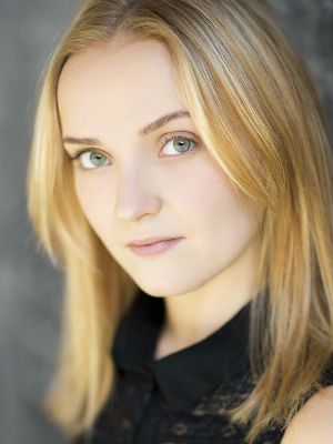 Molly Risker - AdoroCinema