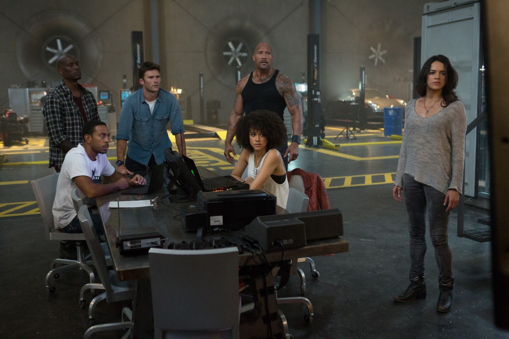 Foto de Dwayne Johnson - Velozes & Furiosos 8 : Fotos Nathalie Emmanuel ...