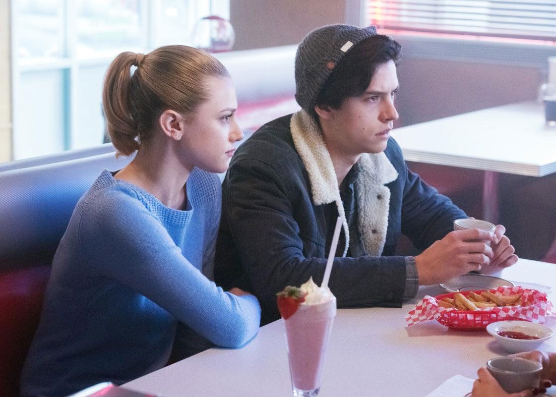 Riverdale : Riverdale : Fotos Cole Sprouse, Lili Reinhart - 376 no 433 - AdoroCinema