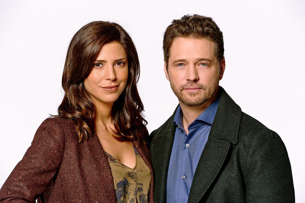 Private Eyes : Fotos Jason Priestley, Cindy Sampson - 8 no 20 - AdoroCinema
