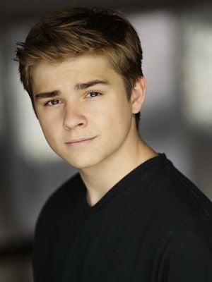 Dylan Everett - AdoroCinema