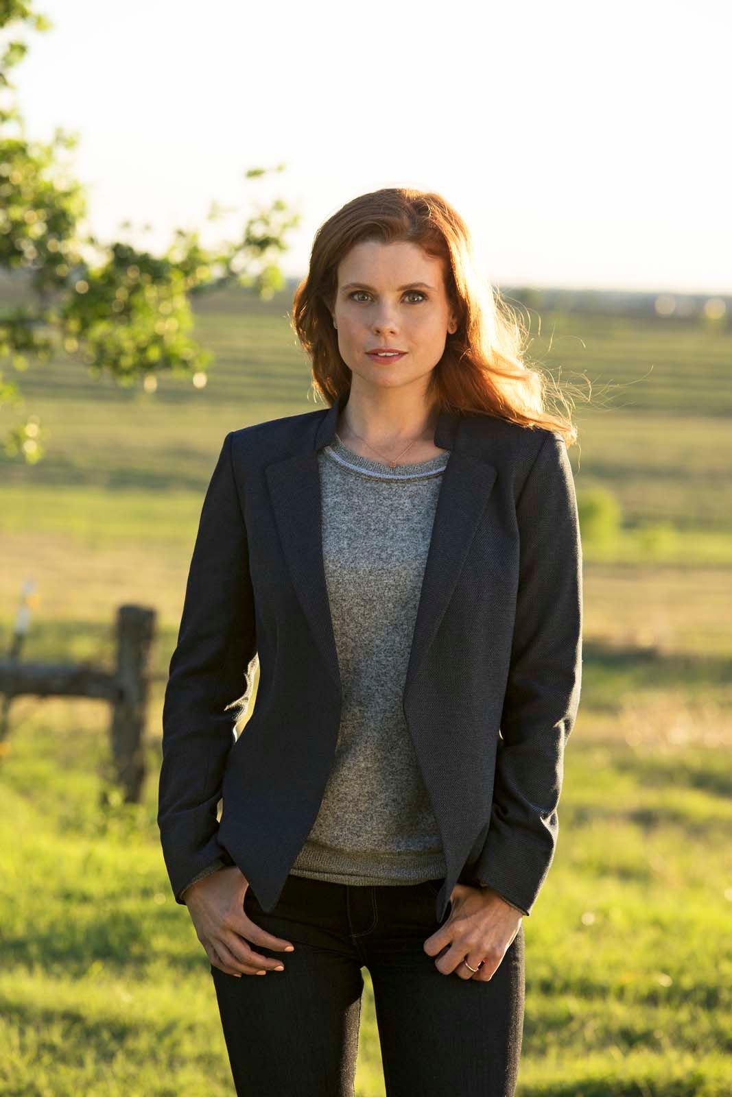 Kevin (Probably) Saves the World : Fotos JoAnna Garcia Swisher - 76 no ...