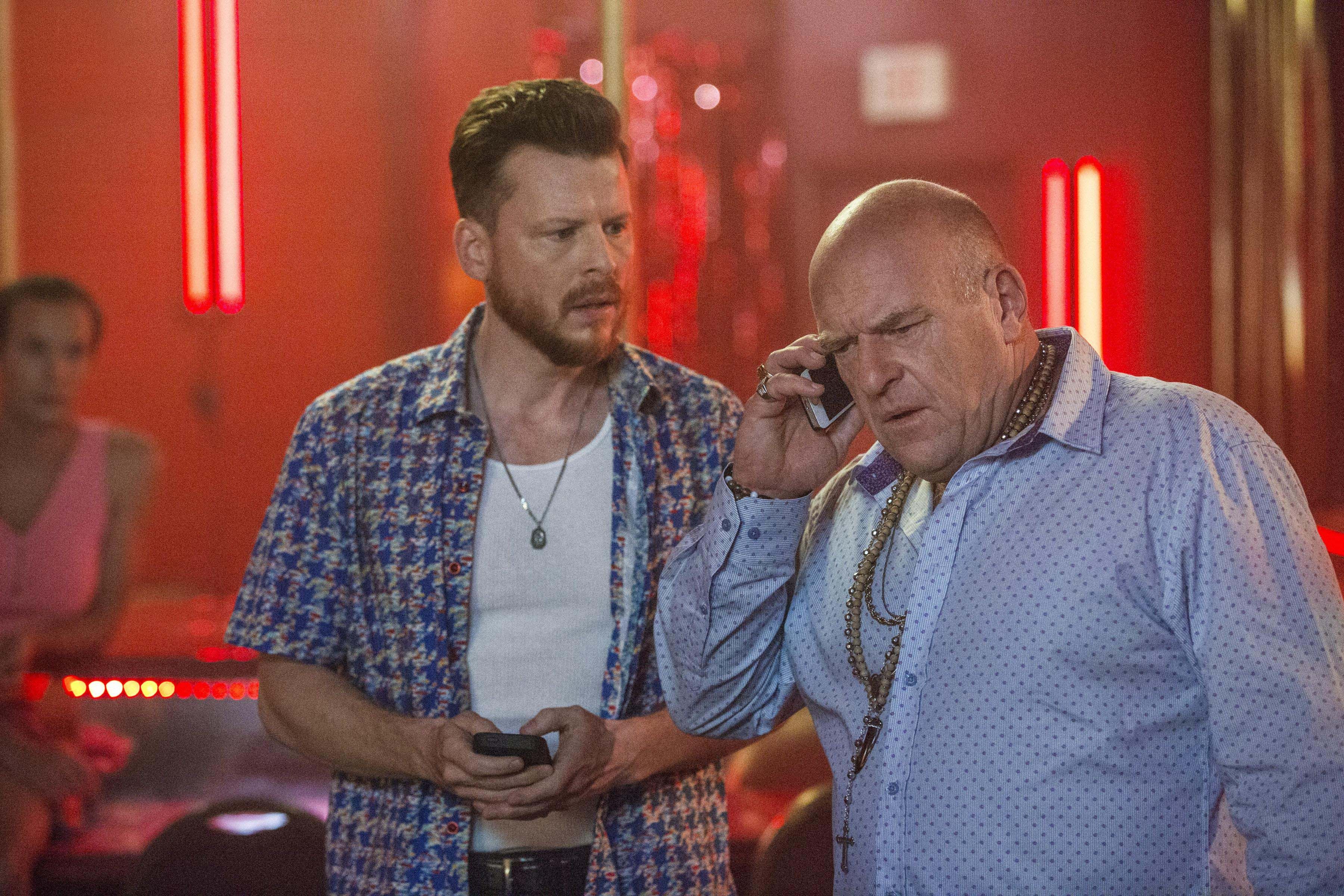 Claws : Claws : Fotos Kevin Rankin, Dean Norris - 7 no 40 - AdoroCinema