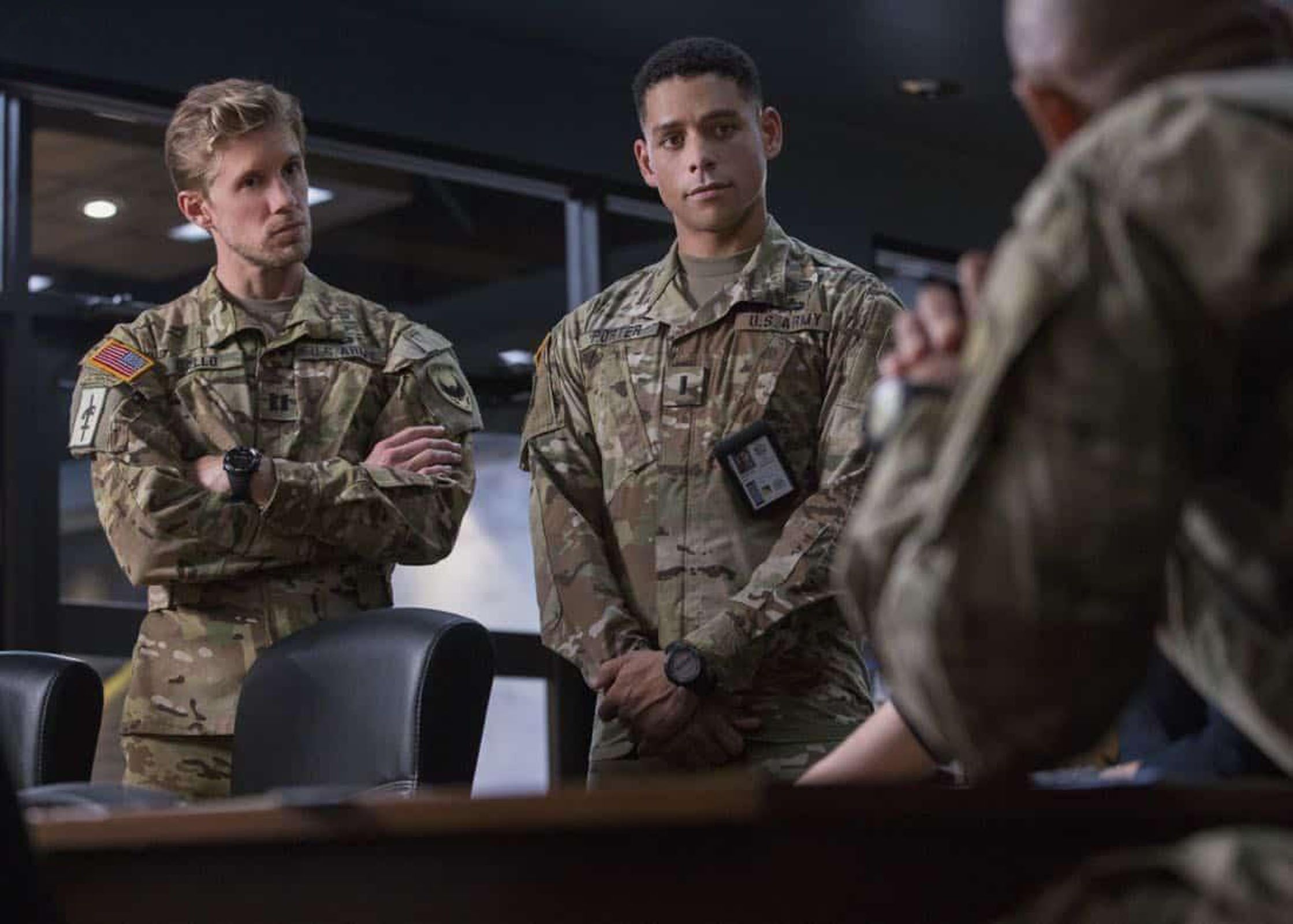 Valor : Valor : Fotos Charlie Barnett, Matt Barr - 15 no 33 - AdoroCinema