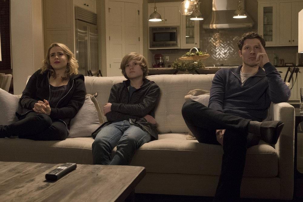 Foto de Zach Gilford - Good Girls : Fotos Zach Gilford, Mae Whitman ...