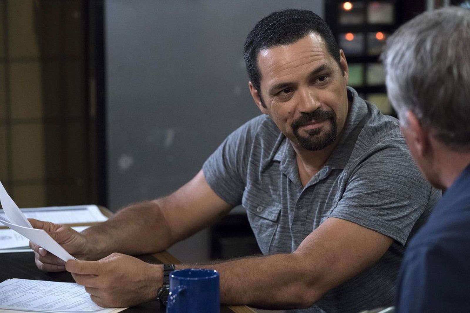 Shades of Blue : Shades of Blue : Fotos Vincent Laresca - 29 no 242 - AdoroCinema