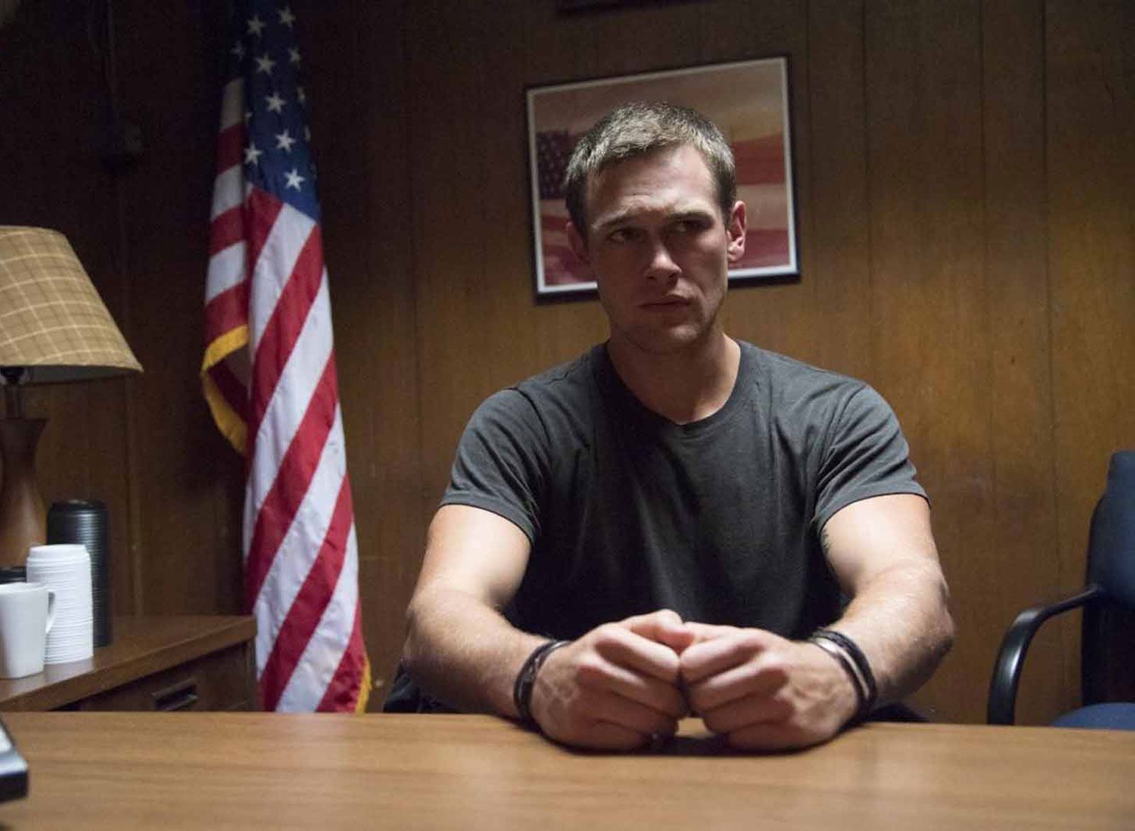 Pôster Sharp Objects 1ª temporada - Pôster 8 no 13 - AdoroCinema