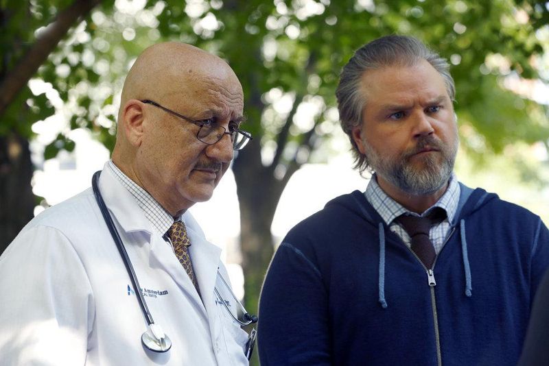 Hospital New Amsterdam : Hospital New Amsterdam : Fotos Tyler Labine ...