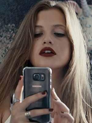 Zoë Pastelle Holthuizen - AdoroCinema