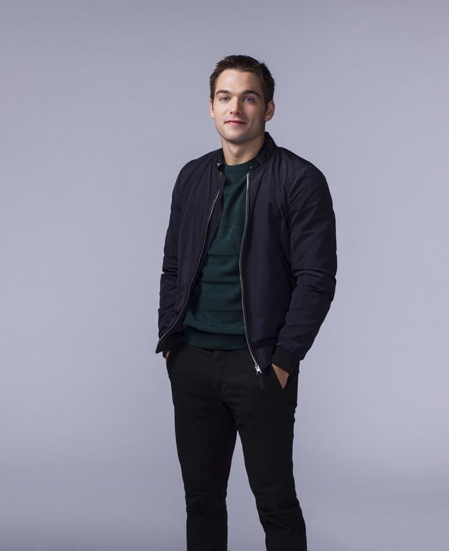 Light As A Feather : Fotos Dylan Sprayberry - 4 no 24 - AdoroCinema