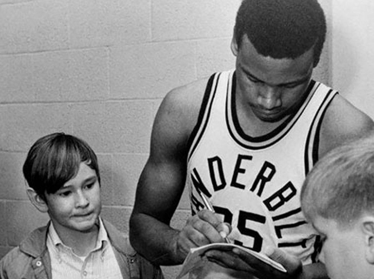 Foto do filme Triumph, the Untold Story of Perry Wallace - Foto 1 de 4 ...