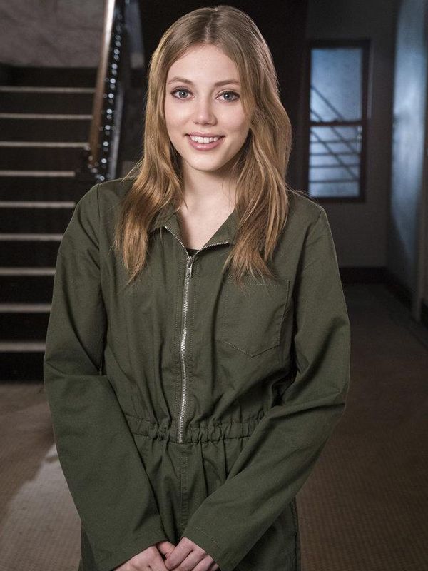 The Village: Foto Grace Van Dien - 2 no 12 - AdoroCinema