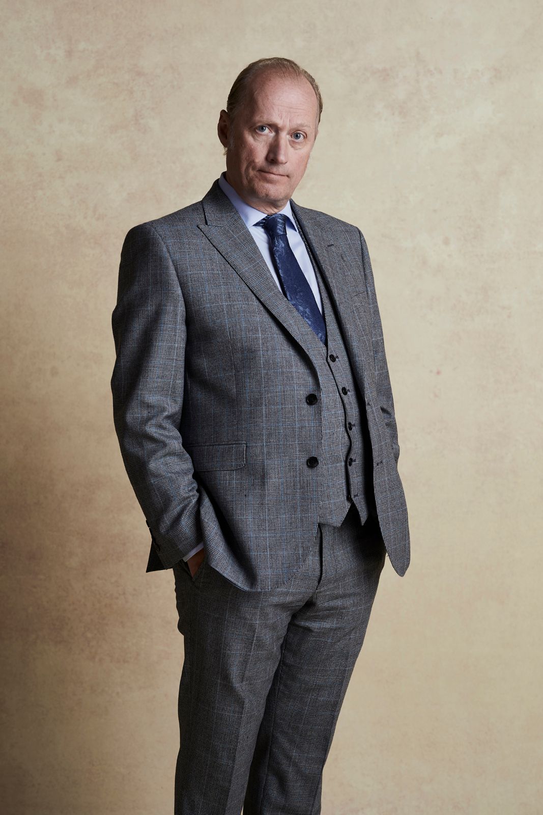 Trapaça : Fotos Adrian Edmondson - 12 no 23 - AdoroCinema