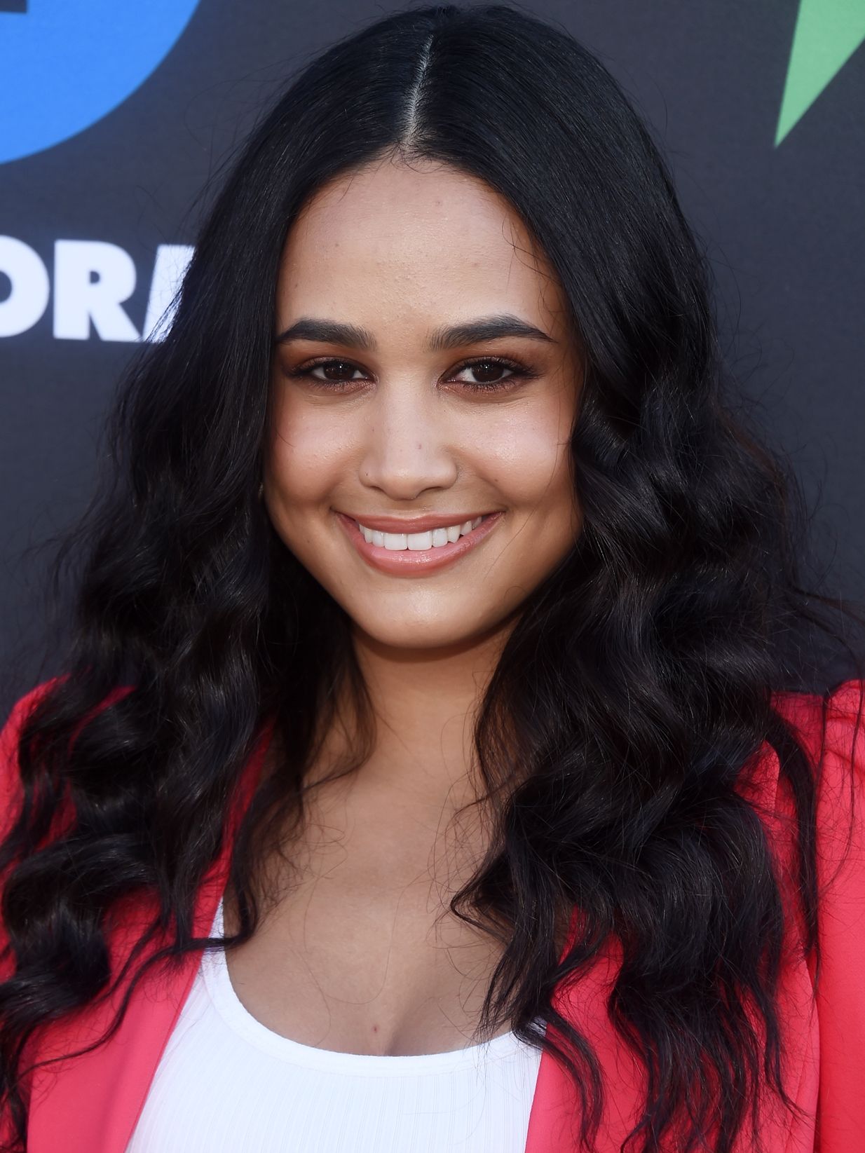 Emily Tosta - AdoroCinema