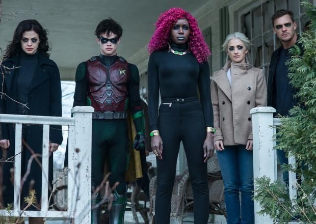 Titans : Fotos Anna Diop, Minka Kelly, Alan Ritchson, Brenton Thwaites ...