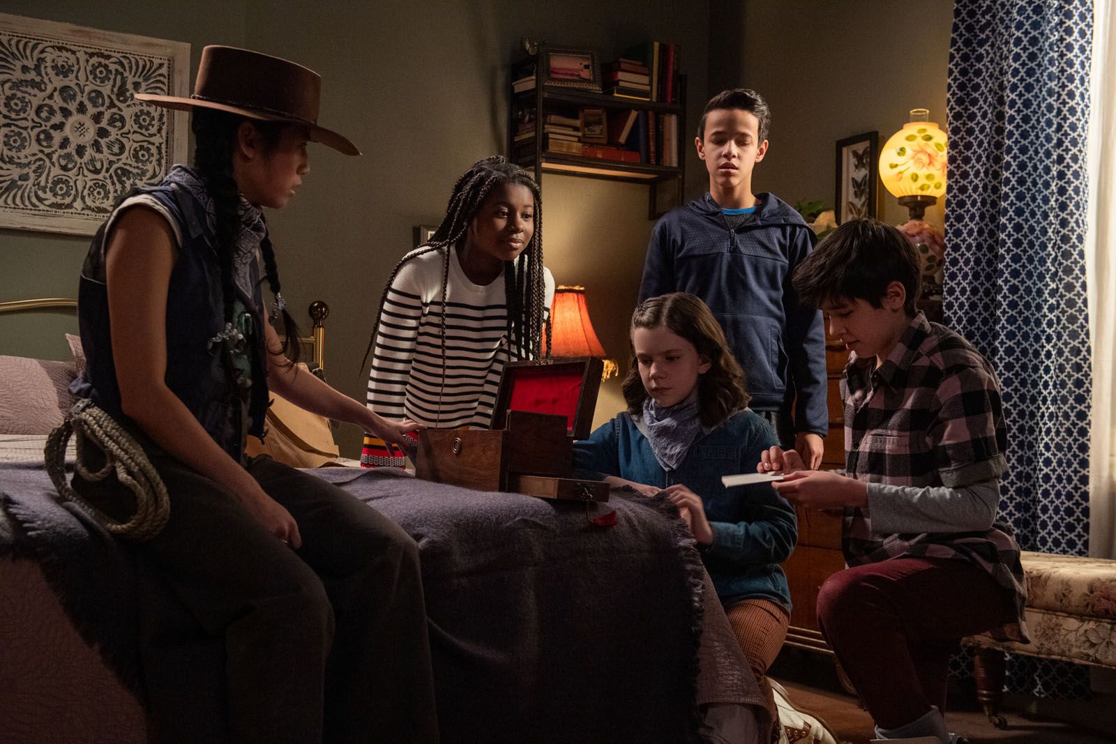 Ghostwriter : Ghostwriter : Fotos Isaac Arellanes, Amadi Chapata, Hannah Levinson, Justin ...