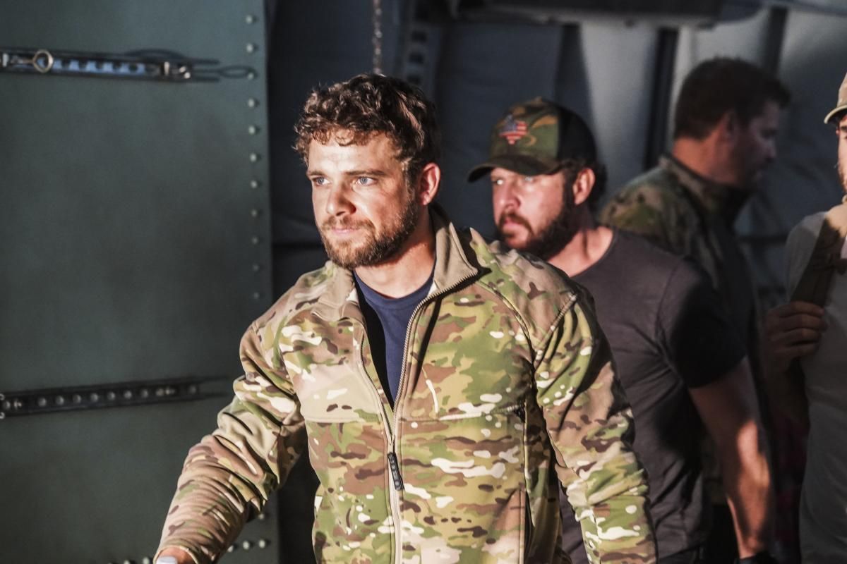 SEAL Team : SEAL Team : Fotos Max Thieriot - 38 no 294 - AdoroCinema