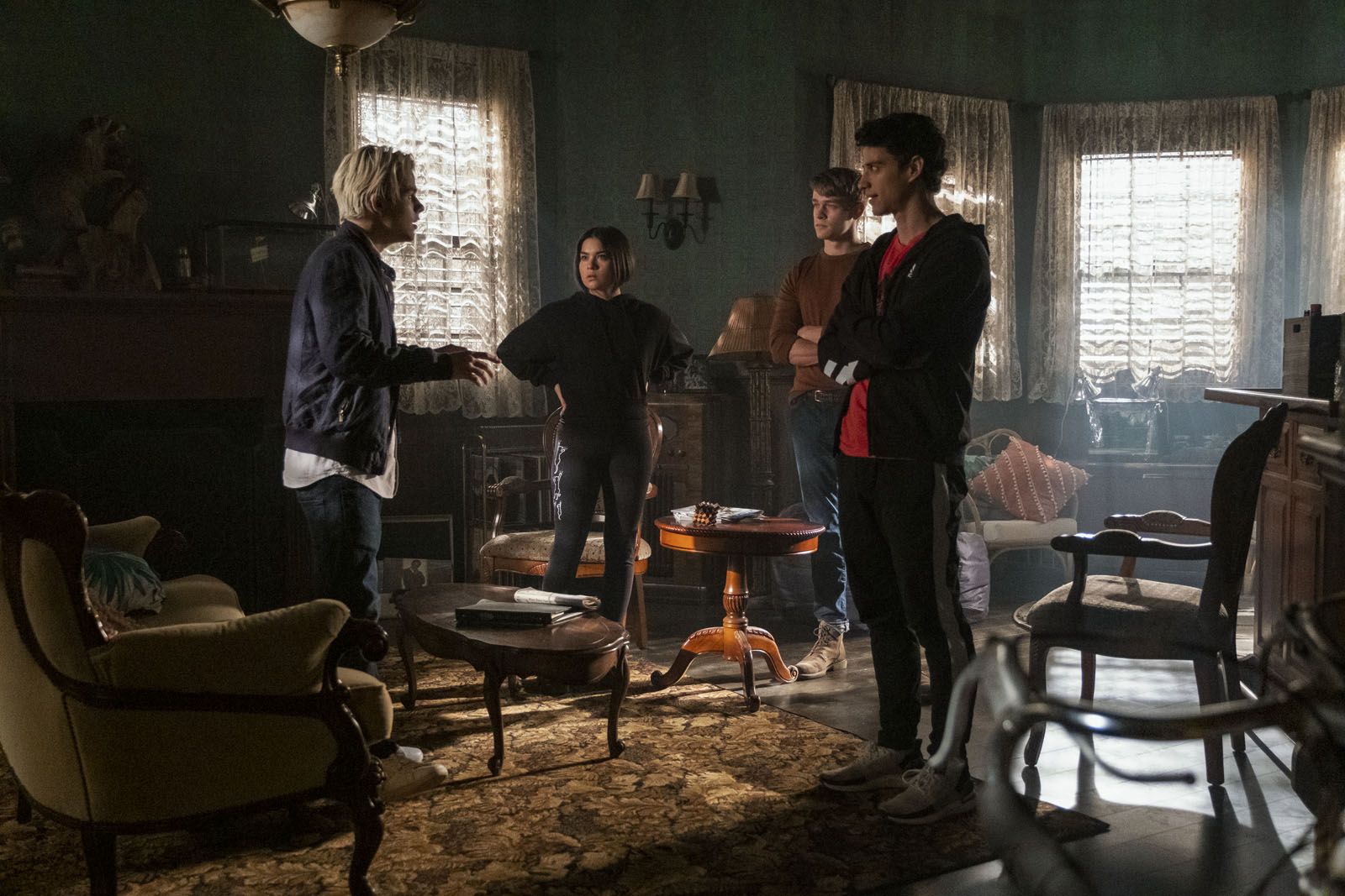 Foto de Thomas Elms - Fotos Devery Jacobs, Adam DiMarco, Jake Manley ...