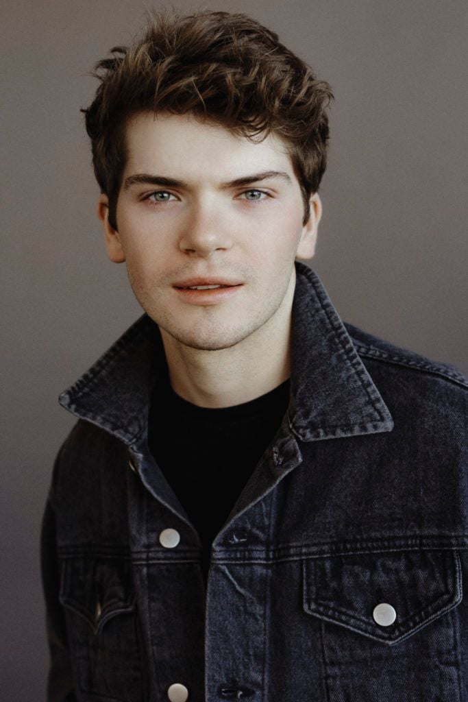 Colton Ryan - AdoroCinema