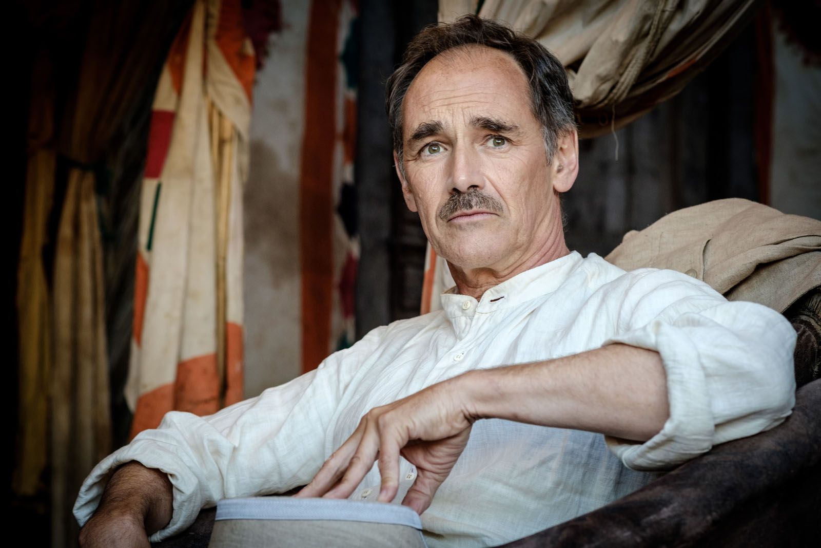 Foto de Mark Rylance - À Espera dos Bárbaros : Fotos Mark Rylance ...