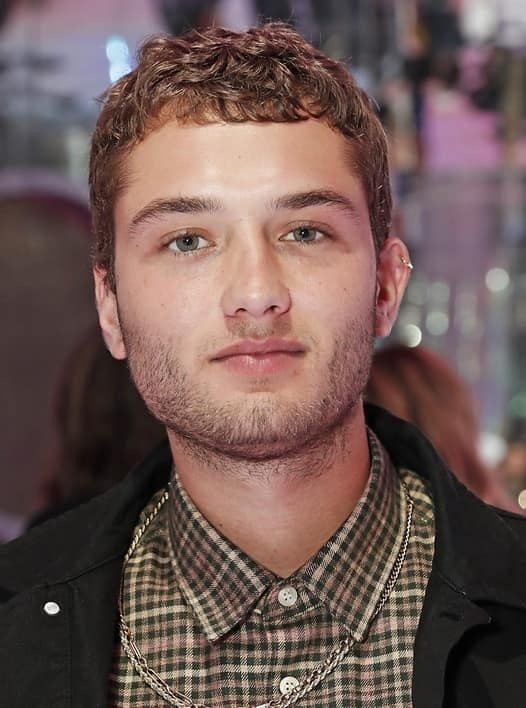 Raff Law - AdoroCinema