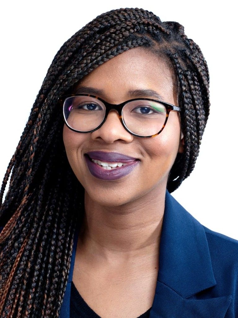 Lwazi Mvusi - AdoroCinema