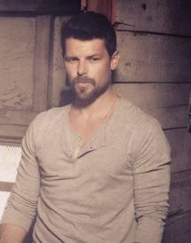 Nathan Phillips (II) - AdoroCinema