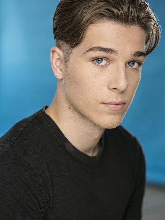 Dakota Benjamin Taylor - AdoroCinema