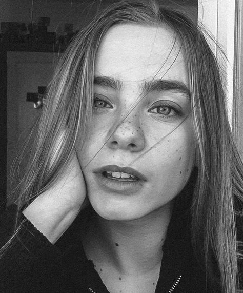 Clara Galle - AdoroCinema