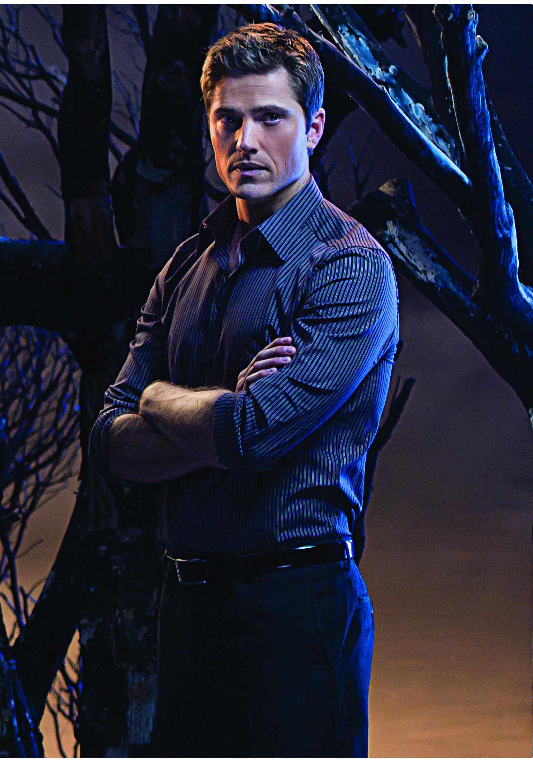 Witches of East End : Fotos Eric Winter - 42 no 56 - AdoroCinema