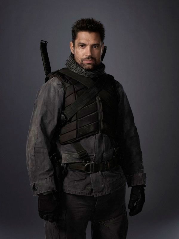 Arrow : Revista Manu Bennett - 906 no 1136 - AdoroCinema