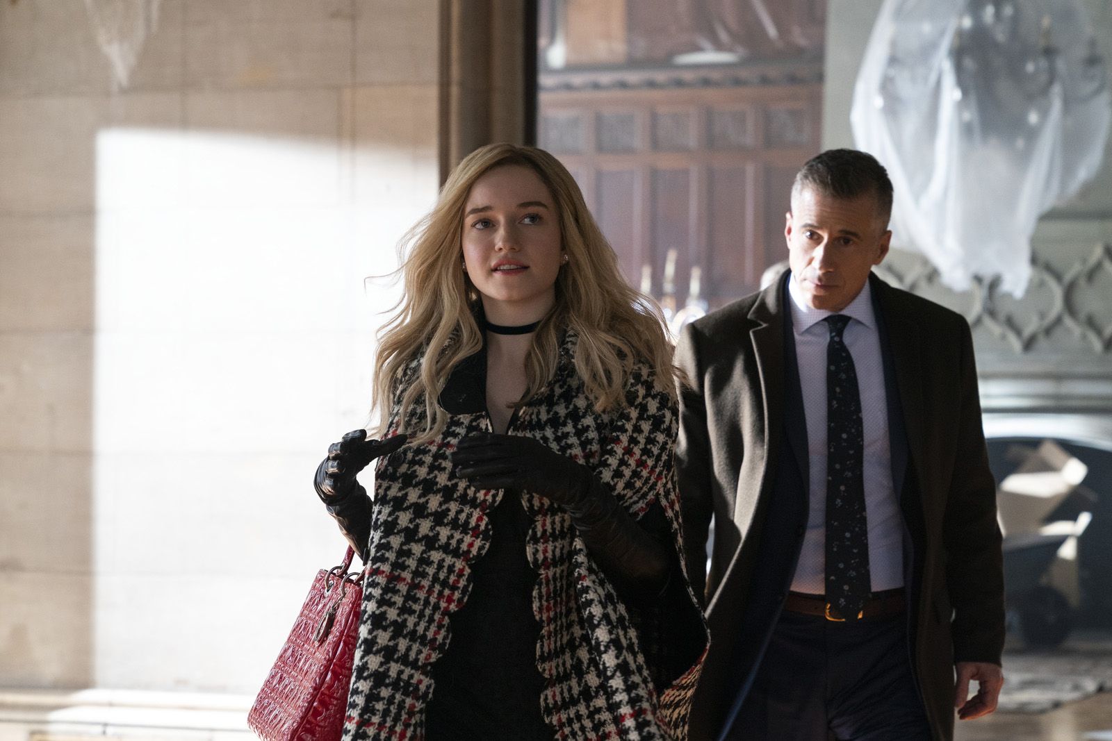 Inventando Anna : Fotos Julia Garner - 4 no 15 - AdoroCinema