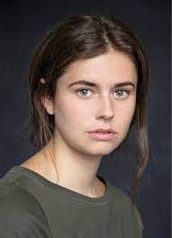 Alison Oliver - AdoroCinema