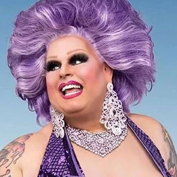 Maxi Shield - AdoroCinema