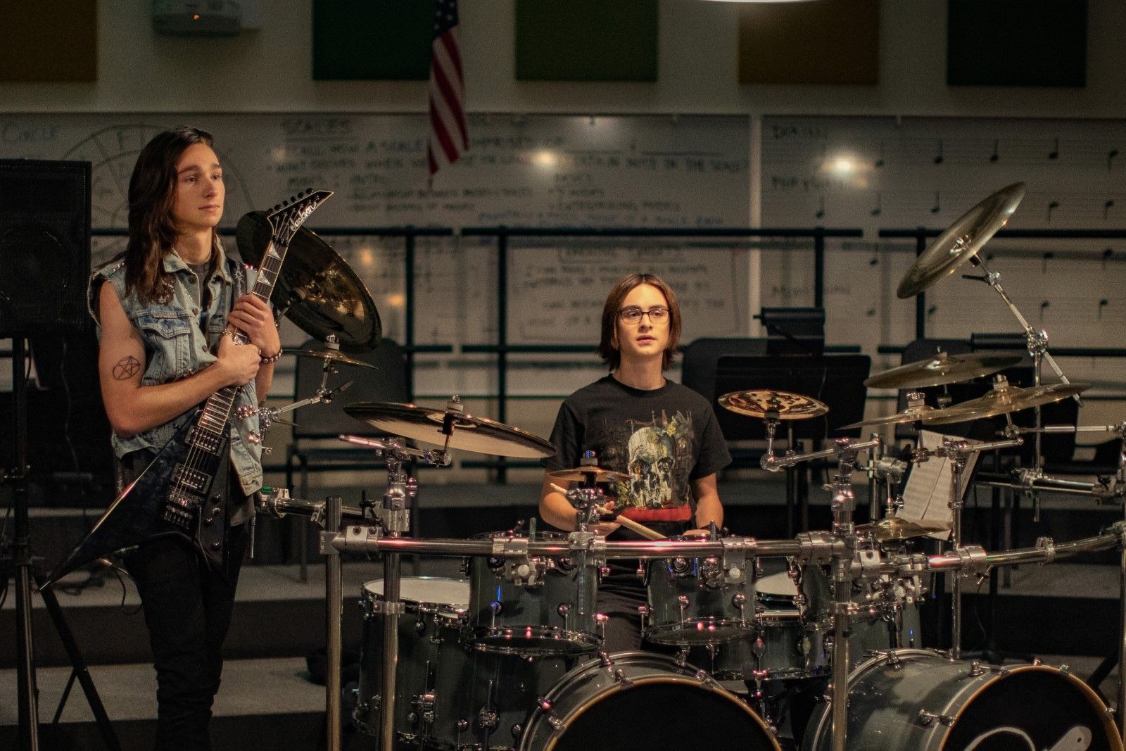 Foto de Adrian Greensmith - Metal Lords : Fotos Jaeden Martell, Adrian ...