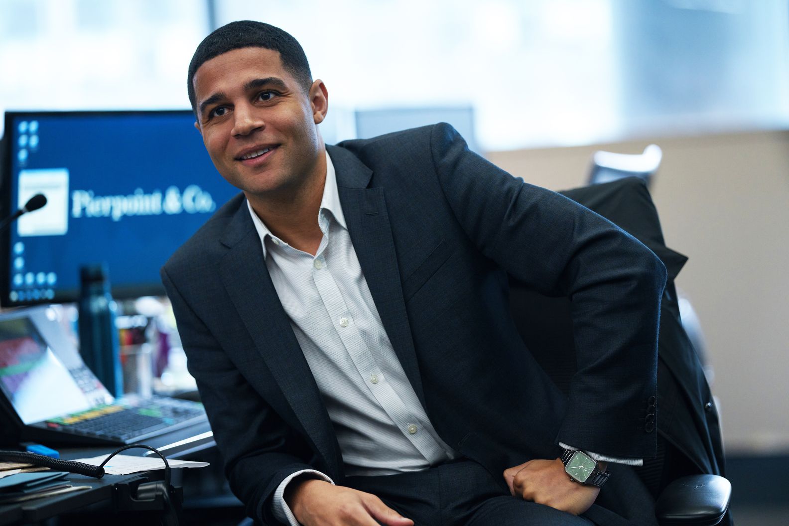 Industry : Fotos Alex Alomar Akpobome - 15 no 50 - AdoroCinema