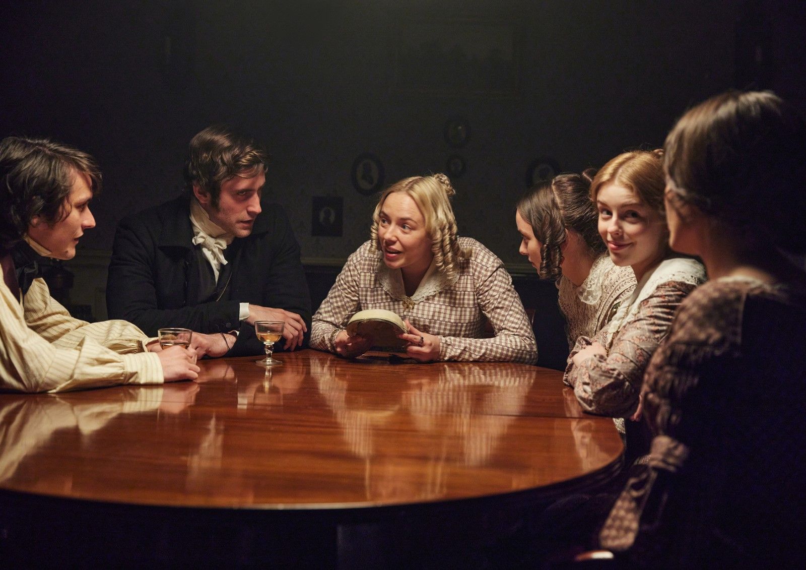 Foto do filme Emily - Foto 7 de 26 - AdoroCinema