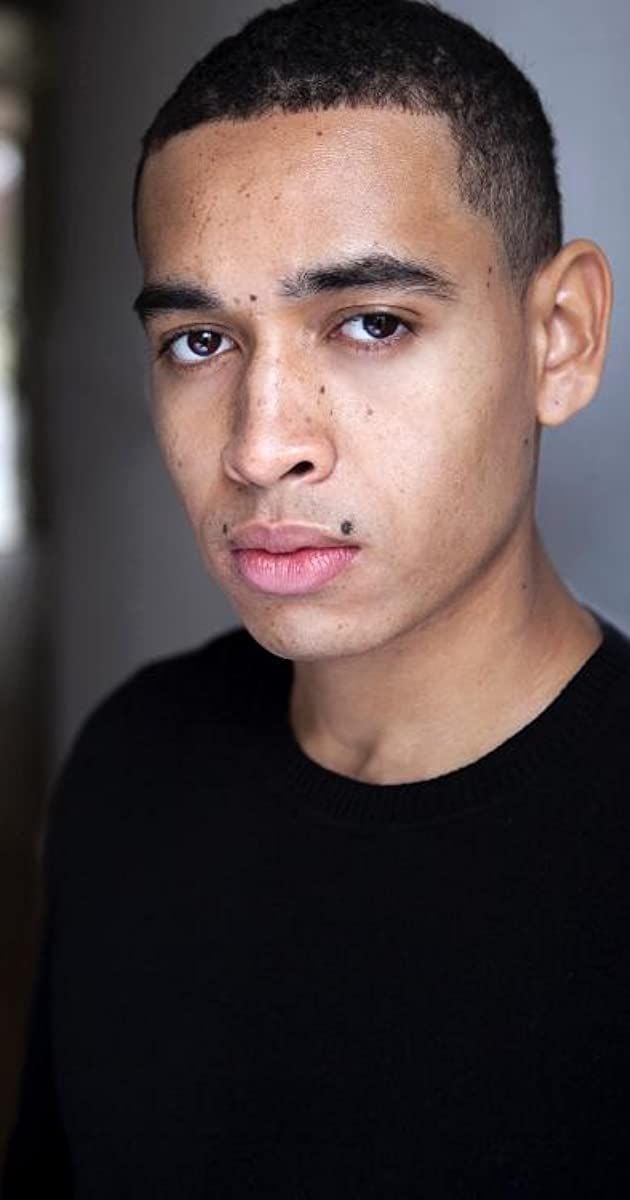 Ezra Elliott - AdoroCinema