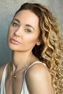 Kelly Rian Sanson - AdoroCinema