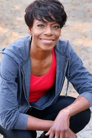 Tara Warren - AdoroCinema