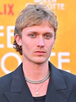 Freddie Dennis : A biografia - AdoroCinema