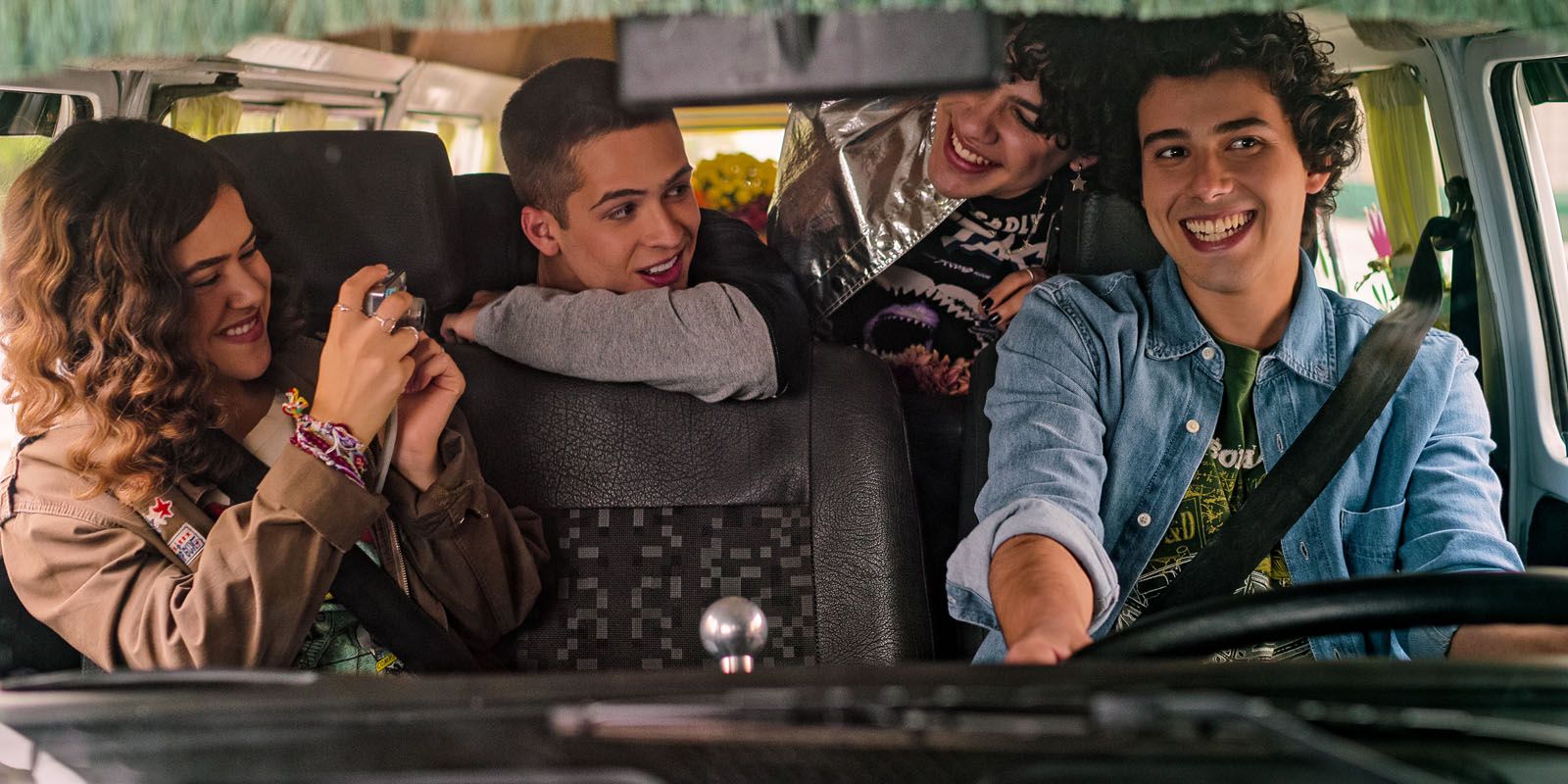 De Volta Aos 15 : Fotos Antonio Carrara, João Guilherme Ávila, Maisa Silva - 18 no 35 - AdoroCinema