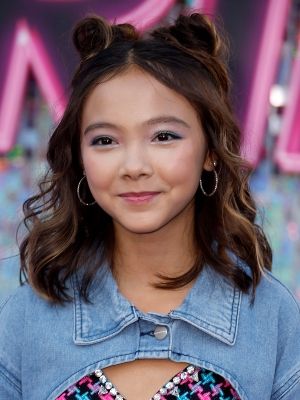 Isla Rose Hall - AdoroCinema