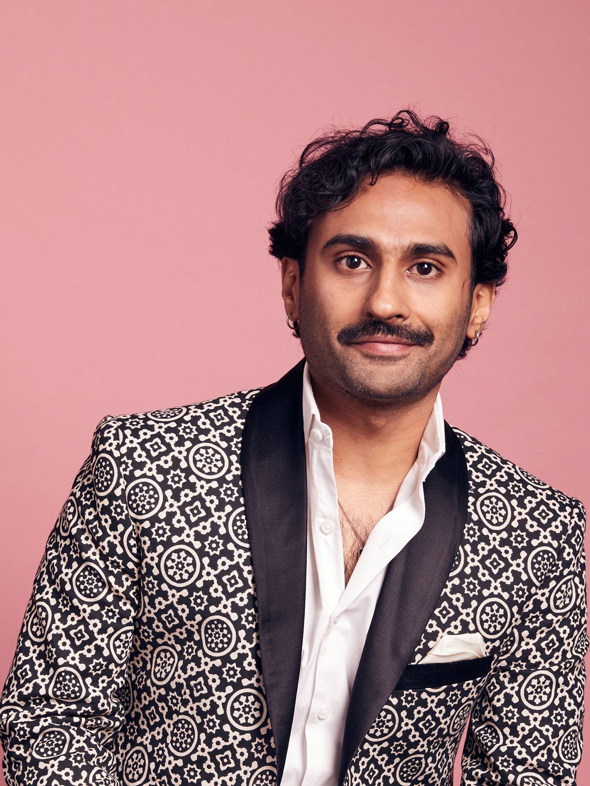 Ali Junejo - AdoroCinema