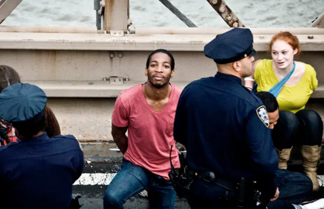 Foto do filme M99 - O Filme Colaborativo do Occupy Wall Street - Foto 1 ...