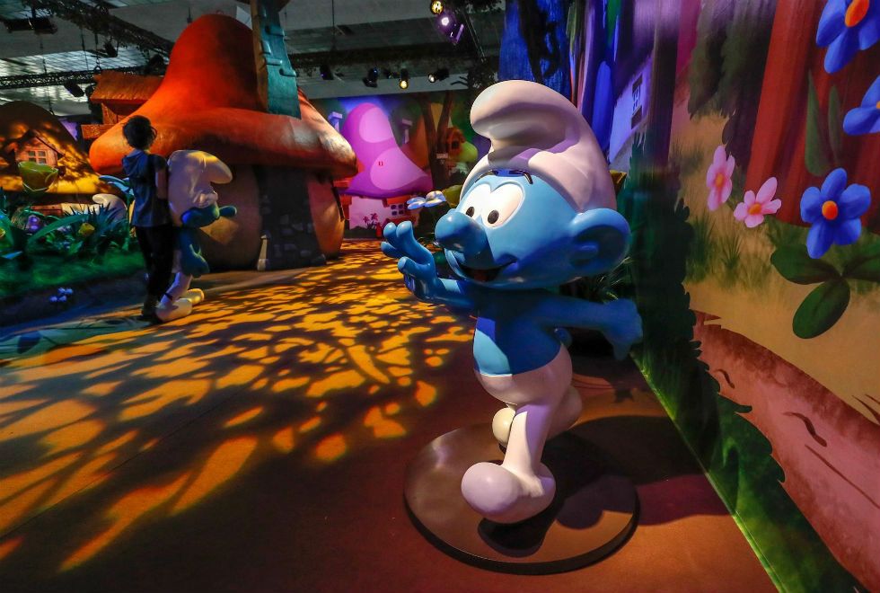Vila dos Smurfs é recriada em exposição comemorativa na Bélgica ...