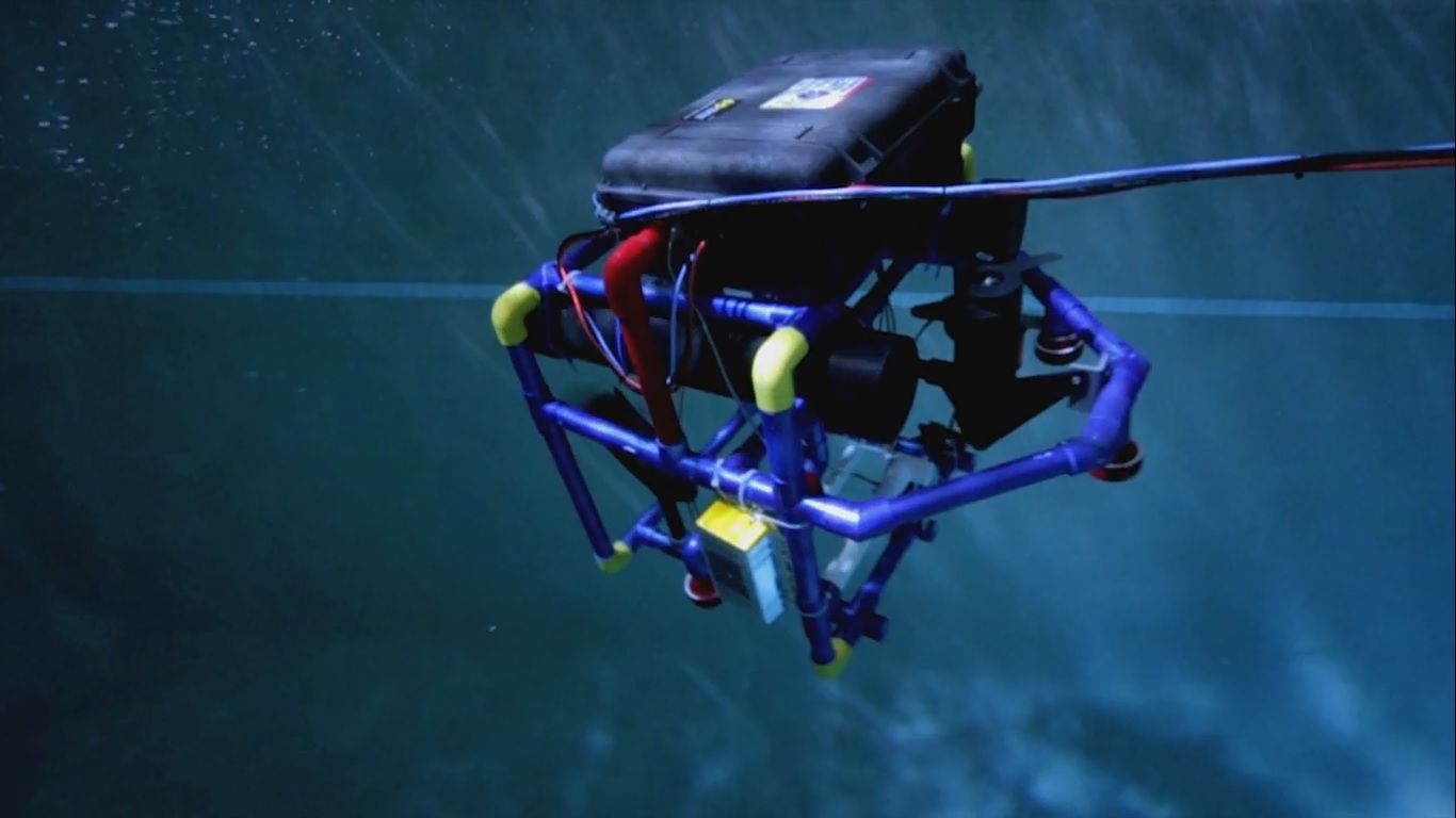 Trailer do filme Underwater Dreams - Underwater Dreams Trailer Original ...